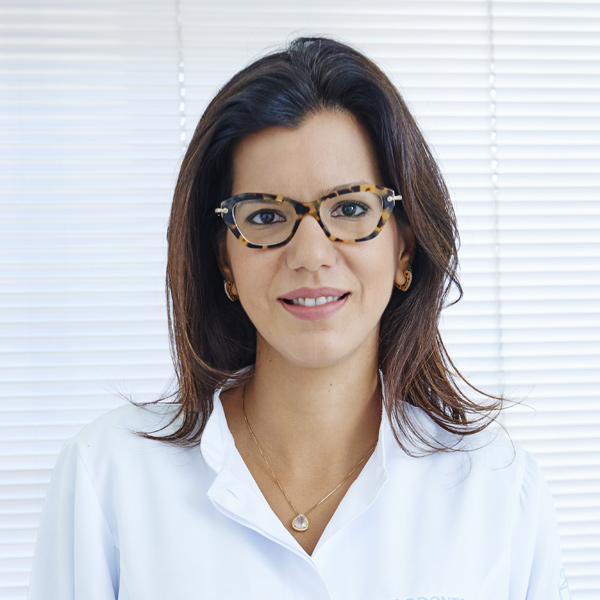 Drª. Laura C. Rolim Ferraz - Lira Odonto